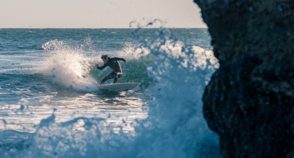 ¿Cómo hacer un snap en el surf?
